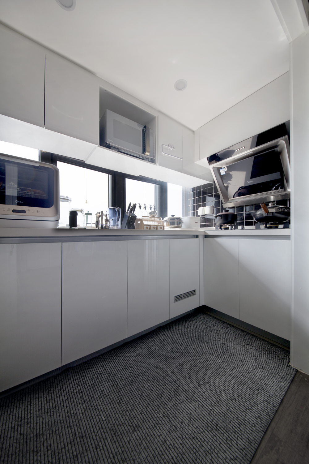 Luxury Modern Custom Kitchen Design for Smart Living